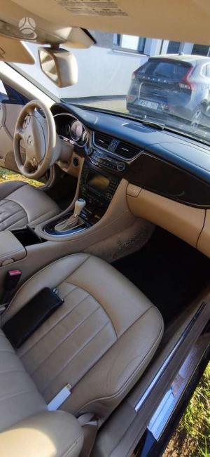 Black Mercedes-Benz CLS 320 2007 in Vilnius, with an engine capacity of 3.00 L and mileage of 326 thousand km for 2650 €, photo 11 on AUTOMOTO.COM.LV