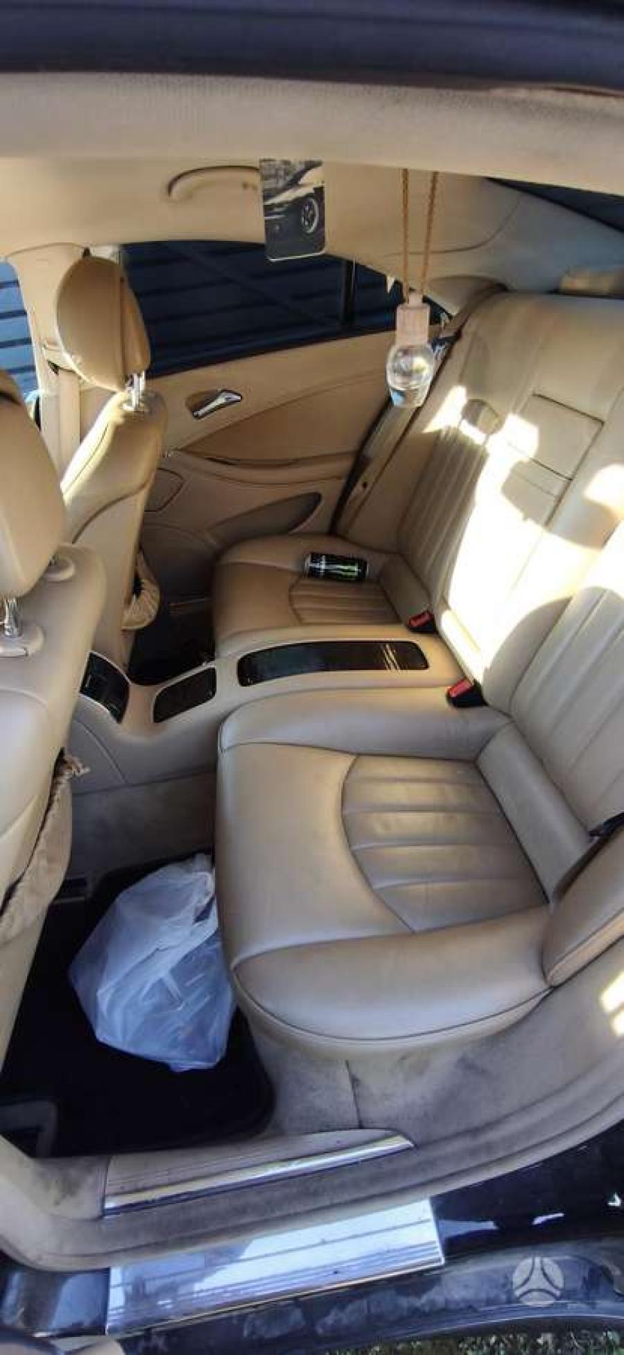Black Mercedes-Benz CLS 320 2007 in Vilnius, with an engine capacity of 3.00 L and mileage of 326 thousand km for 2650 €, photo 12 on AUTOMOTO.COM.LV