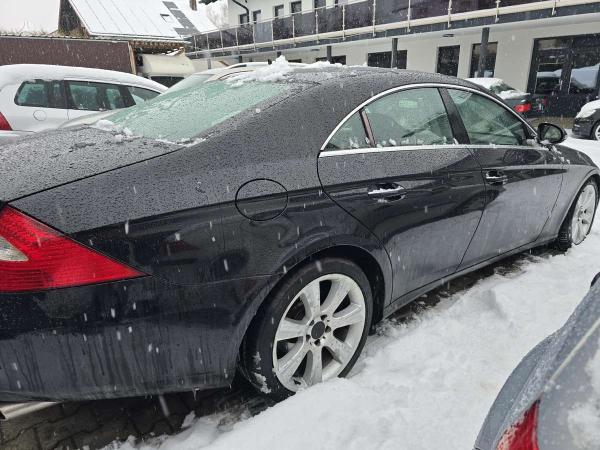 Melns Mercedes-Benz CLS 320 2008 Utena, ar dzinēja tilpumu 3.00 L un nobraukumu 350 tūkst. km par 4150 €, foto 4 vietnē AUTOMOTO.COM.LV