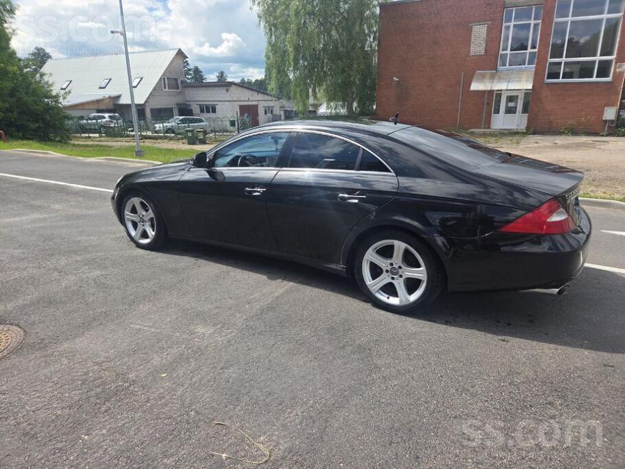 Melns Mercedes-Benz CLS 320 2008 Daugavpils, ar dzinēja tilpumu 3.00 L un nobraukumu 0 tūkst. km par 6750 €, foto 4 vietnē AUTOMOTO.COM.LV