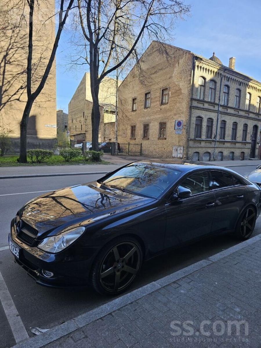 Black Mercedes-Benz CLS 320 2008 in Riga, with an engine capacity of 3.00 L and mileage of 344 thousand km for 4500 €, photo 1 on AUTOMOTO.COM.LV