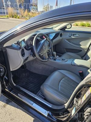 Black Mercedes-Benz CLS 320 2008 in Riga, with an engine capacity of 3.00 L and mileage of 344 thousand km for 4500 €, photo 5 on AUTOMOTO.COM.LV