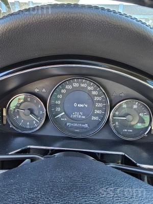 Black Mercedes-Benz CLS 320 2008 in Riga, with an engine capacity of 3.00 L and mileage of 344 thousand km for 4500 €, photo 6 on AUTOMOTO.COM.LV