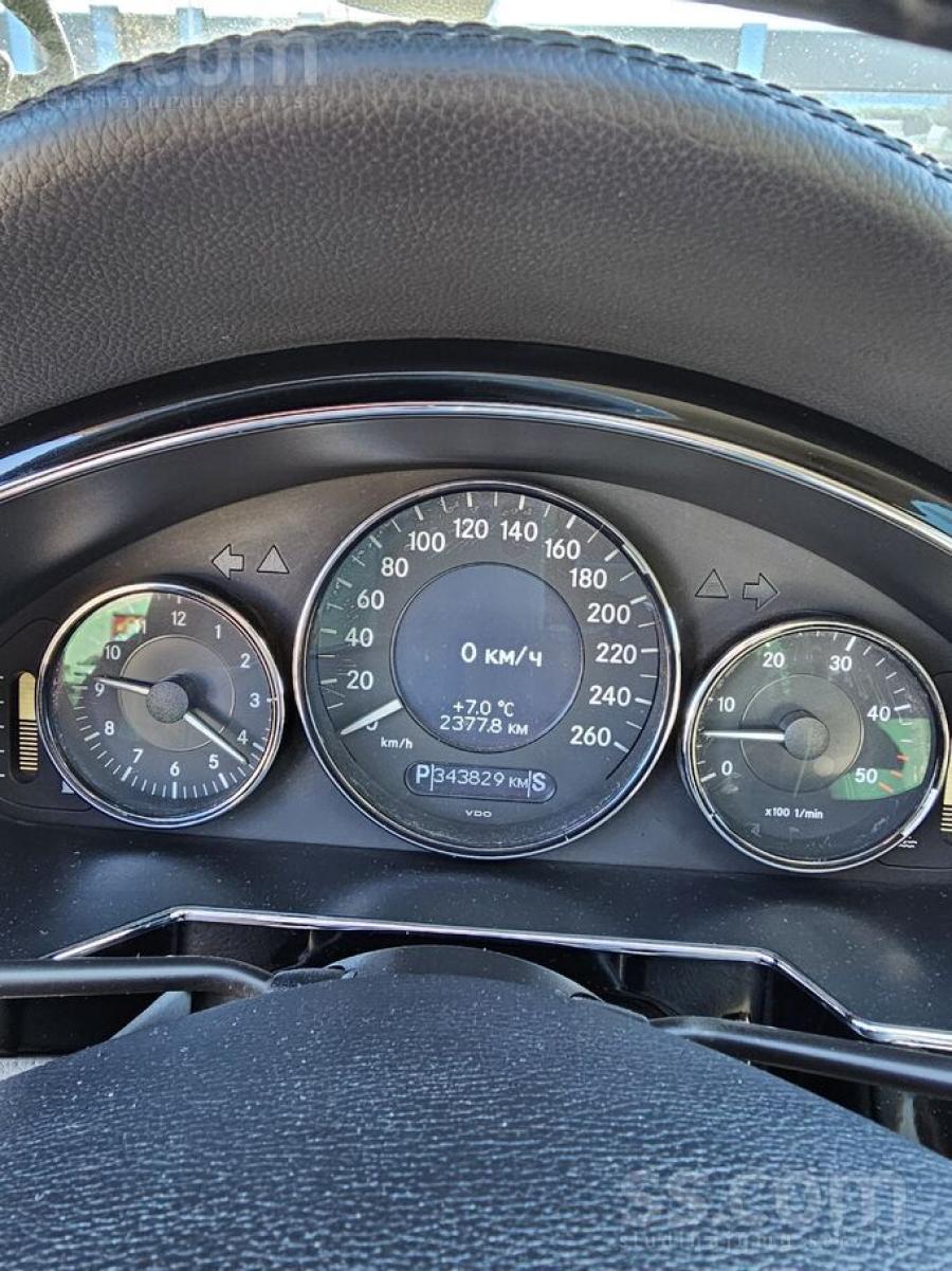 Black Mercedes-Benz CLS 320 2008 in Riga, with an engine capacity of 3.00 L and mileage of 344 thousand km for 4500 €, photo 6 on AUTOMOTO.COM.LV