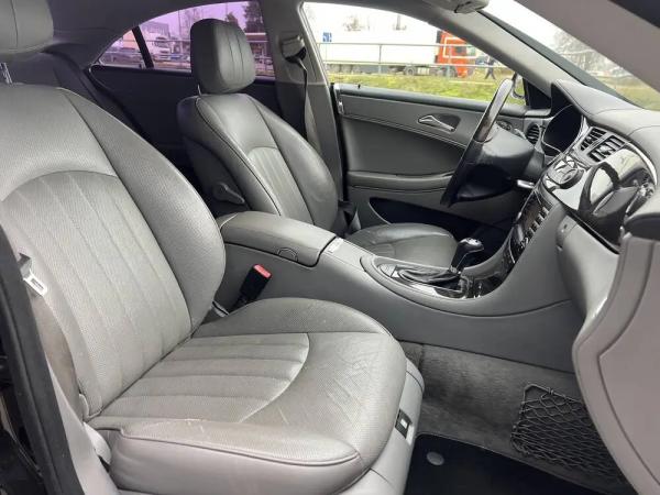 Black Mercedes-Benz CLS 320 2008 in Rezekne, with an engine capacity of 3.00 L and mileage of 328 thousand km for 6600 €, photo 9 on AUTOMOTO.COM.LV