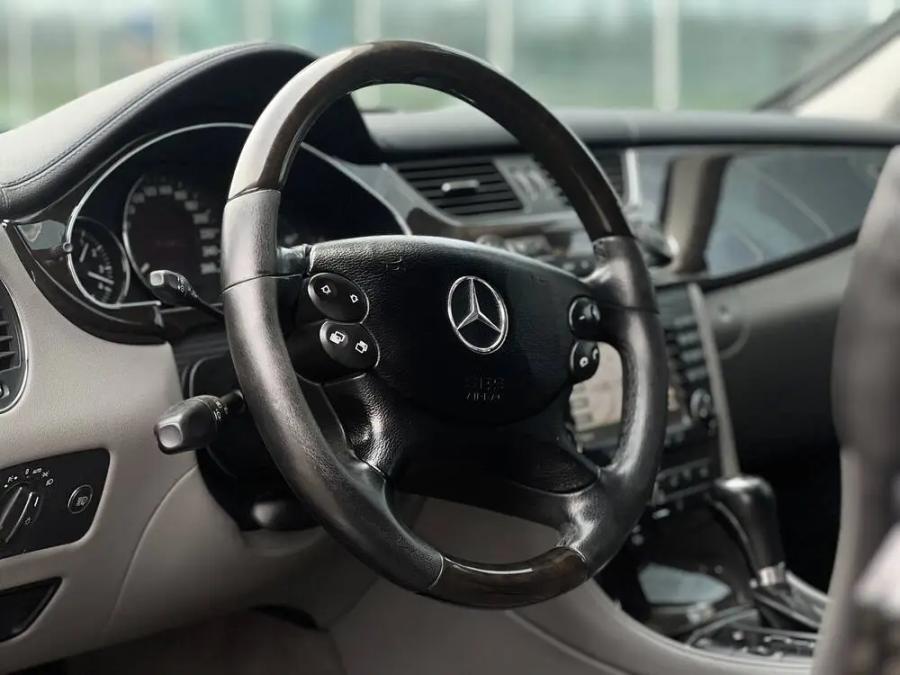 Melns Mercedes-Benz CLS 320 2008 Rēzekne, ar dzinēja tilpumu 3.00 L un nobraukumu 328 tūkst. km par 6600 €, foto 12 vietnē AUTOMOTO.COM.LV