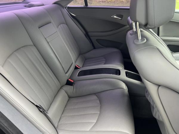 Melns Mercedes-Benz CLS 320 2008 Rīga, ar dzinēja tilpumu 3.00 L un nobraukumu 328 tūkst. km par 6800 €, foto 7 vietnē AUTOMOTO.COM.LV