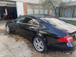 Melns Mercedes-Benz CLS 320 2008 Daugavpils, ar dzinēja tilpumu 3.00 L un nobraukumu 330 tūkst. km par 6900 €, foto 5 vietnē AUTOMOTO.COM.LV