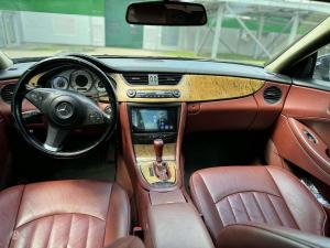 Black Mercedes-Benz CLS 320 2008 in Vilnius, with an engine capacity of 2.99 L and mileage of 340 thousand km for 4700 €, photo 13 on AUTOMOTO.COM.LV
