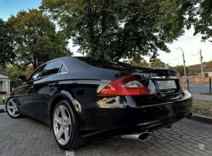 Black Mercedes-Benz CLS 320 2008 in Kaunas, with an engine capacity of 2.99 L and mileage of 350 thousand km for 6000 €, photo 3 on AUTOMOTO.COM.LV
