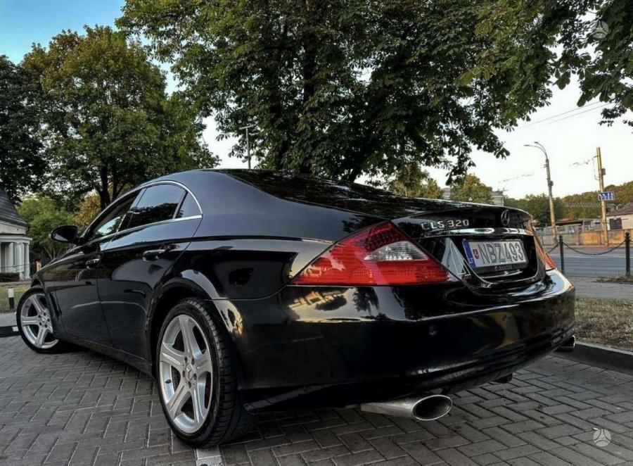 Black Mercedes-Benz CLS 320 2008 in Kaunas, with an engine capacity of 2.99 L and mileage of 350 thousand km for 6000 €, photo 3 on AUTOMOTO.COM.LV