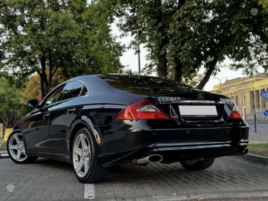 Black Mercedes-Benz CLS 320 2008 in Kaunas, with an engine capacity of 2.99 L and mileage of 350 thousand km for 6000 €, photo 5 on AUTOMOTO.COM.LV