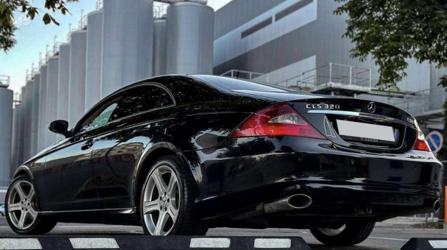 Black Mercedes-Benz CLS 320 2008 in Kaunas, with an engine capacity of 2.99 L and mileage of 350 thousand km for 6000 €, photo 9 on AUTOMOTO.COM.LV