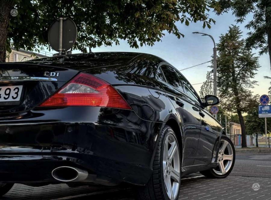 Black Mercedes-Benz CLS 320 2008 in Kaunas, with an engine capacity of 2.99 L and mileage of 350 thousand km for 6000 €, photo 12 on AUTOMOTO.COM.LV