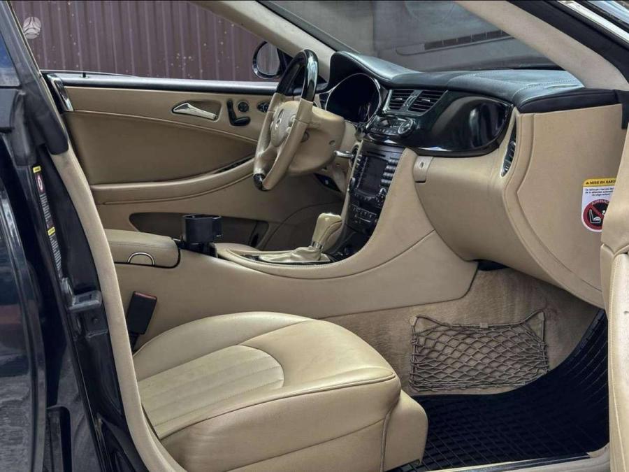 Black Mercedes-Benz CLS 320 2008 in Kaunas, with an engine capacity of 2.99 L and mileage of 350 thousand km for 6000 €, photo 19 on AUTOMOTO.COM.LV