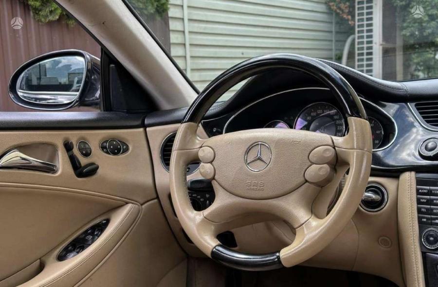 Black Mercedes-Benz CLS 320 2008 in Kaunas, with an engine capacity of 2.99 L and mileage of 350 thousand km for 6000 €, photo 27 on AUTOMOTO.COM.LV