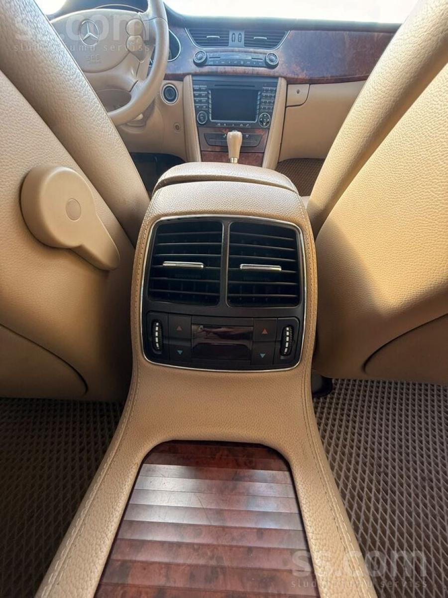 Zils Mercedes-Benz CLS 320 2006 Rīga, ar dzinēja tilpumu 3.00 L un nobraukumu 242 tūkst. km par 5800 €, foto 20 vietnē AUTOMOTO.COM.LV