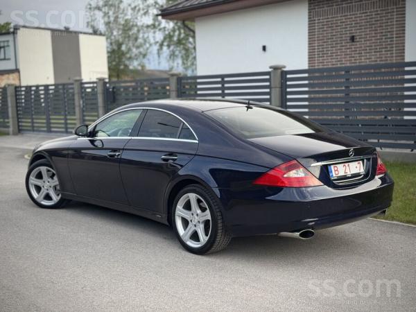Blue Mercedes-Benz CLS 320 2005 in Jelgava, with an engine capacity of 3.00 L and mileage of 345 thousand km for 6350 €, photo 3 on AUTOMOTO.COM.LV