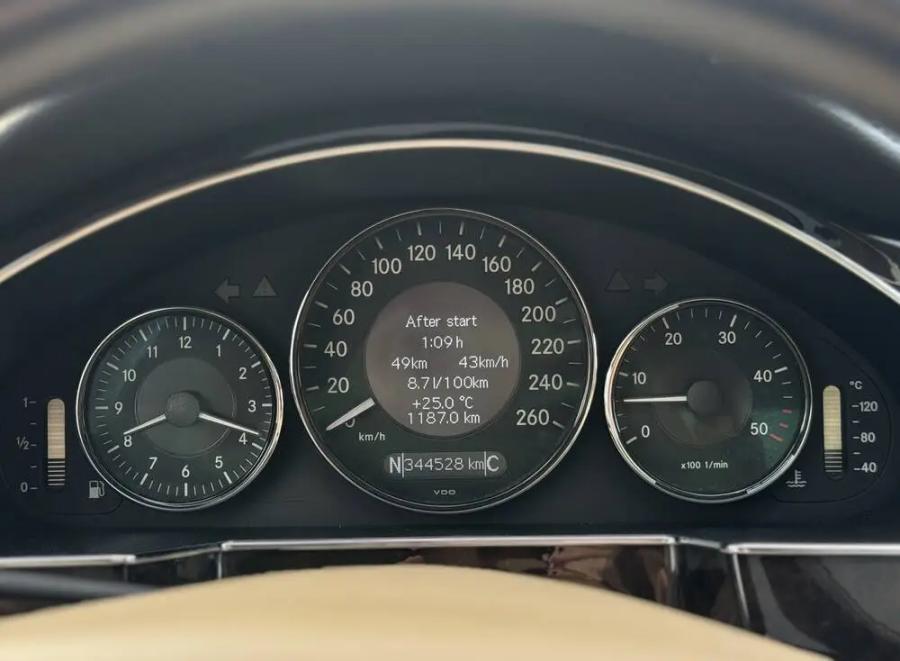 Zils Mercedes-Benz CLS 320 2005 Jelgava, ar dzinēja tilpumu 3.00 L un nobraukumu 345 tūkst. km par 6350 €, foto 20 vietnē AUTOMOTO.COM.LV