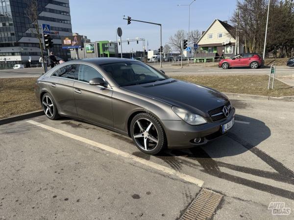 Brūns Mercedes-Benz CLS 320 2006 Viļņa, ar dzinēja tilpumu 3.00 L un nobraukumu 420 tūkst. km par 5500 €, foto 9 vietnē AUTOMOTO.COM.LV