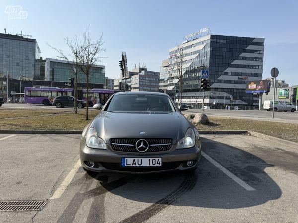 Brūns Mercedes-Benz CLS 320 2006 Viļņa, ar dzinēja tilpumu 3.00 L un nobraukumu 420 tūkst. km par 5500 €, foto 10 vietnē AUTOMOTO.COM.LV