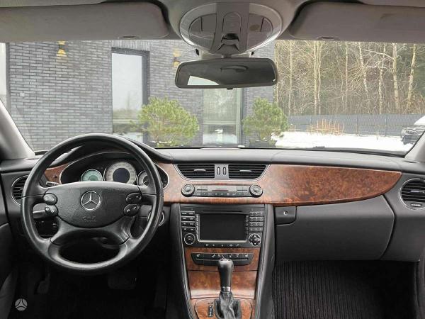 Brown Mercedes-Benz CLS 320 2007 in Taurage, with an engine capacity of 3.00 L and mileage of 310 thousand km for 4200 €, photo 9 on AUTOMOTO.COM.LV