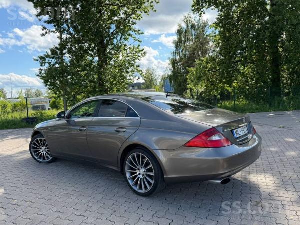 Brown Mercedes-Benz CLS 320 2005 in Riga, with an engine capacity of 3.00 L and mileage of 0 thousand km for 4490 €, photo 7 on AUTOMOTO.COM.LV