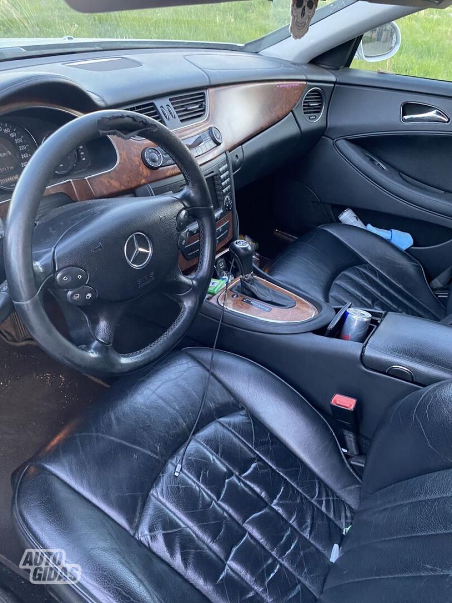 Grey Mercedes-Benz CLS 320 2003 in Klaipeda, with an engine capacity of 3.00 L and mileage of 317 thousand km for 4700 €, photo 7 on AUTOMOTO.COM.LV