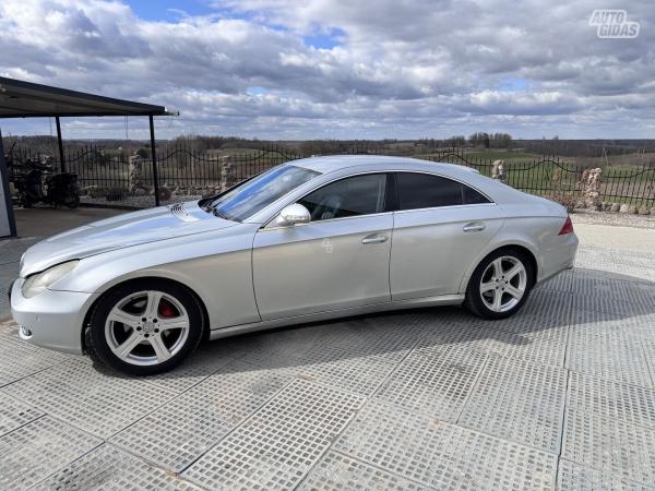 Pelēks Mercedes-Benz CLS 320 2005 Vievis, ar dzinēja tilpumu 3.00 L un nobraukumu 252 tūkst. km par 3700 €, foto 2 vietnē AUTOMOTO.COM.LV