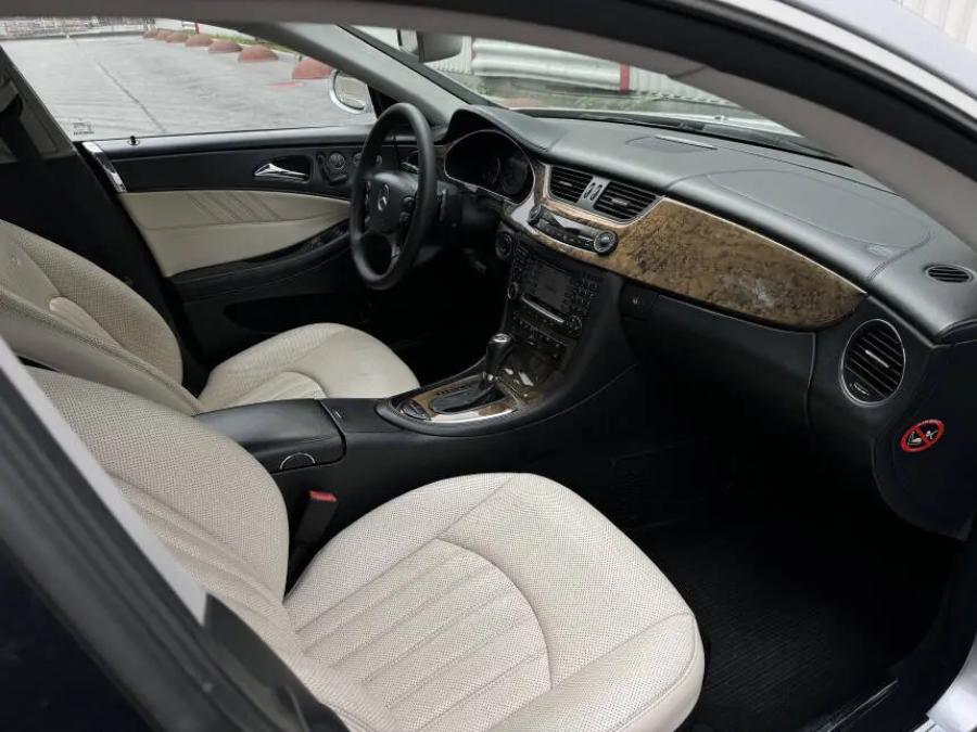 Pelēks Mercedes-Benz CLS 320 2007 Rīga, ar dzinēja tilpumu 3.20 L un nobraukumu 272 tūkst. km par 8490 €, foto 15 vietnē AUTOMOTO.COM.LV