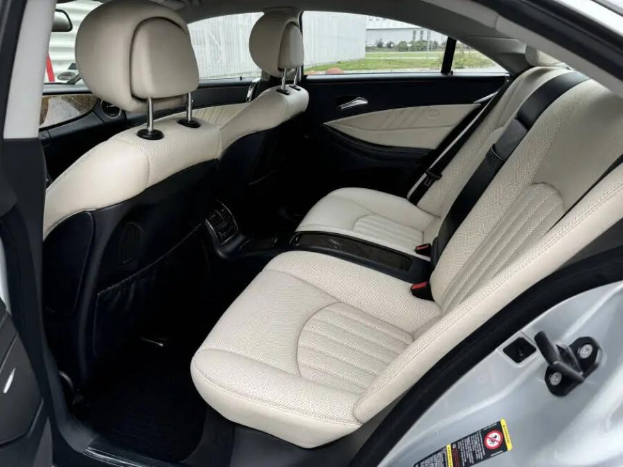 Pelēks Mercedes-Benz CLS 320 2007 Rīga, ar dzinēja tilpumu 3.20 L un nobraukumu 272 tūkst. km par 8490 €, foto 21 vietnē AUTOMOTO.COM.LV