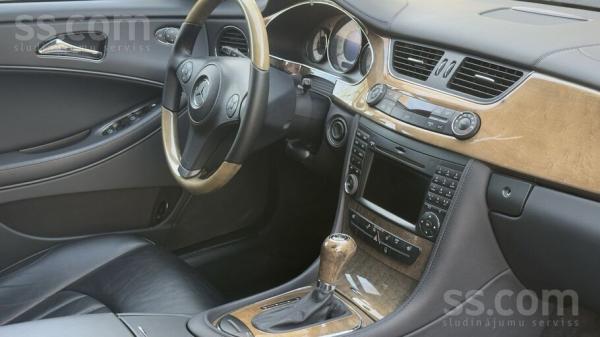 Pelēks Mercedes-Benz CLS 320 2008 Rēzekne, ar dzinēja tilpumu 3.00 L un nobraukumu 250 tūkst. km par 7300 €, foto 9 vietnē AUTOMOTO.COM.LV