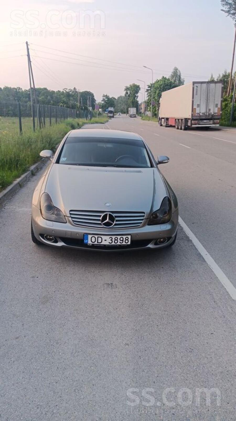 Grey Mercedes-Benz CLS 320 2008 in Riga, with an engine capacity of 3.20 L and mileage of 250 thousand km for 5300 €, photo 3 on AUTOMOTO.COM.LV