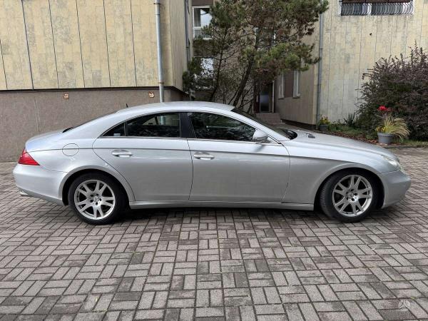 Pelēks Mercedes-Benz CLS 320 2006 Palanga, ar dzinēja tilpumu 2.99 L un nobraukumu 510 tūkst. km par 4000 €, foto 5 vietnē AUTOMOTO.COM.LV