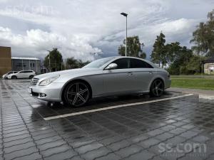 Grey Mercedes-Benz CLS 320 2006 in Riga, with an engine capacity of 3.00 L and mileage of 315 thousand km for 5000 €, photo 3 on AUTOMOTO.COM.LV