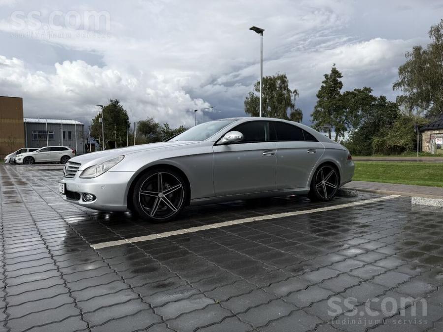 Grey Mercedes-Benz CLS 320 2006 in Riga, with an engine capacity of 3.00 L and mileage of 315 thousand km for 5000 €, photo 3 on AUTOMOTO.COM.LV