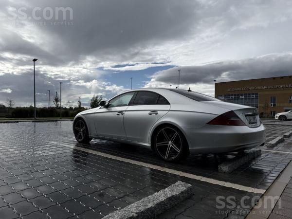 Pelēks Mercedes-Benz CLS 320 2006 Rīga, ar dzinēja tilpumu 3.00 L un nobraukumu 315 tūkst. km par 5000 €, foto 4 vietnē AUTOMOTO.COM.LV