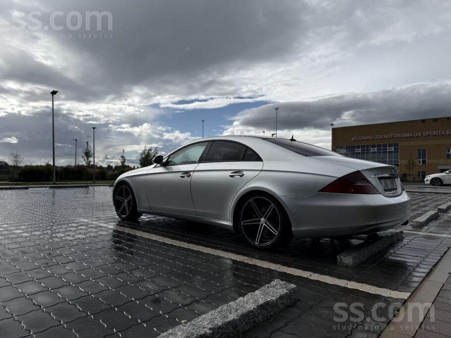 Grey Mercedes-Benz CLS 320 2006 in Riga, with an engine capacity of 3.00 L and mileage of 315 thousand km for 5000 €, photo 4 on AUTOMOTO.COM.LV
