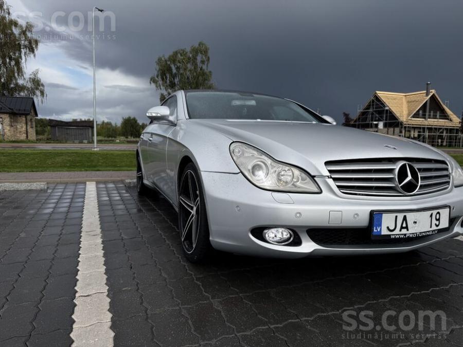 Grey Mercedes-Benz CLS 320 2006 in Riga, with an engine capacity of 3.00 L and mileage of 315 thousand km for 5000 €, photo 6 on AUTOMOTO.COM.LV