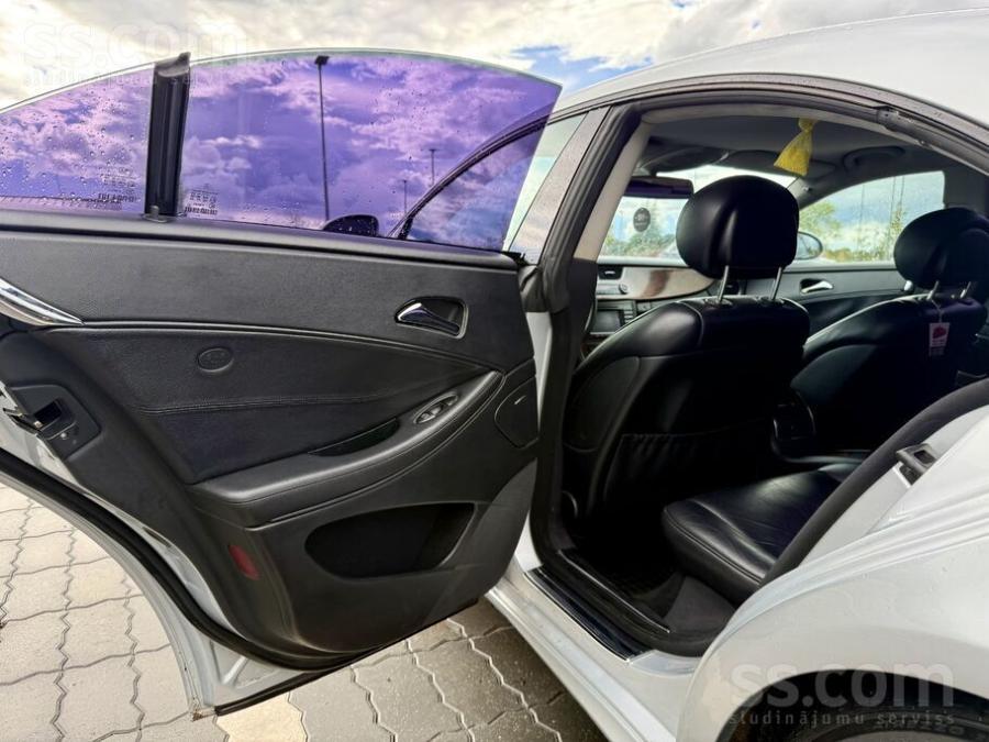 Grey Mercedes-Benz CLS 320 2006 in Riga, with an engine capacity of 3.00 L and mileage of 315 thousand km for 5000 €, photo 11 on AUTOMOTO.COM.LV