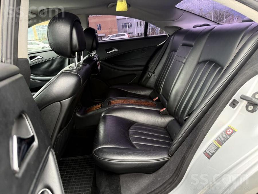 Grey Mercedes-Benz CLS 320 2006 in Riga, with an engine capacity of 3.00 L and mileage of 315 thousand km for 5000 €, photo 12 on AUTOMOTO.COM.LV