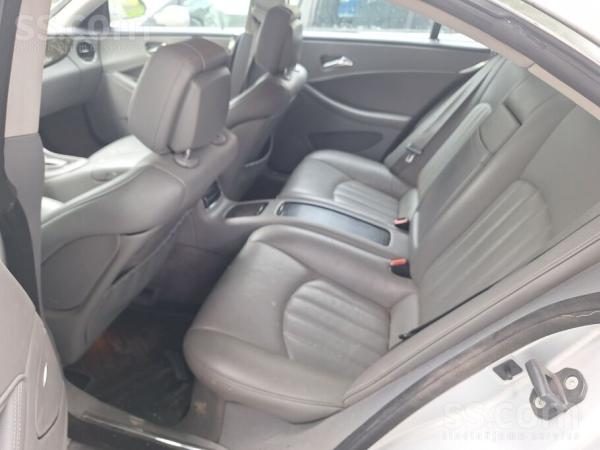 Grey Mercedes-Benz CLS 320 2007 in Riga, with an engine capacity of 3.00 L and mileage of 380 thousand km for 3800 €, photo 9 on AUTOMOTO.COM.LV