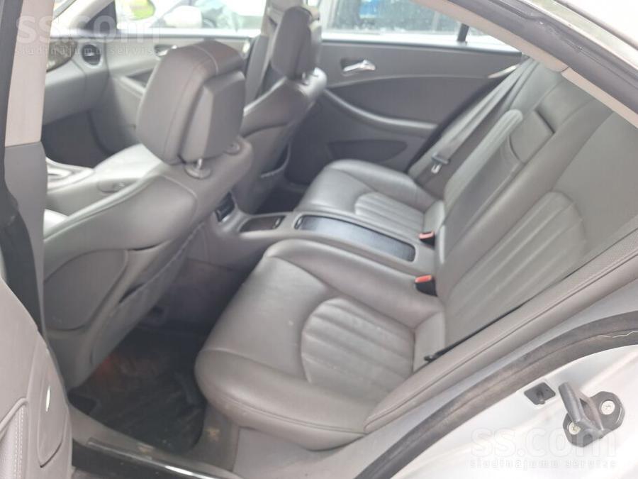 Pelēks Mercedes-Benz CLS 320 2007 Rīga, ar dzinēja tilpumu 3.00 L un nobraukumu 380 tūkst. km par 3800 €, foto 10 vietnē AUTOMOTO.COM.LV