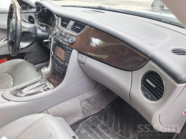 Grey Mercedes-Benz CLS 320 2007 in Riga, with an engine capacity of 3.00 L and mileage of 380 thousand km for 3800 €, photo 10 on AUTOMOTO.COM.LV