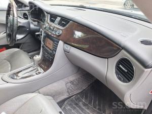 Pelēks Mercedes-Benz CLS 320 2007 Rīga, ar dzinēja tilpumu 3.00 L un nobraukumu 380 tūkst. km par 3800 €, foto 11 vietnē AUTOMOTO.COM.LV