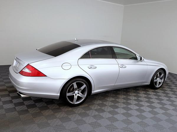 Grey Mercedes-Benz CLS 320 2008 in Tallinn, with an engine capacity of 3.00 L and mileage of 285 thousand km for 3999 €, photo 3 on AUTOMOTO.COM.LV
