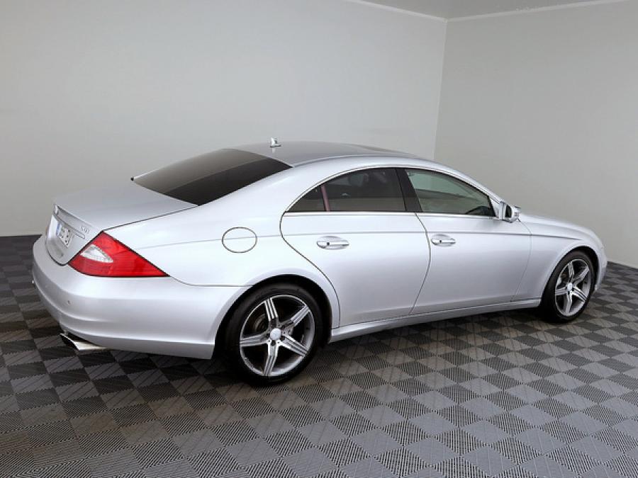 Pelēks Mercedes-Benz CLS 320 2008 Tallina, ar dzinēja tilpumu 3.00 L un nobraukumu 285 tūkst. km par 3999 €, foto 4 vietnē AUTOMOTO.COM.LV