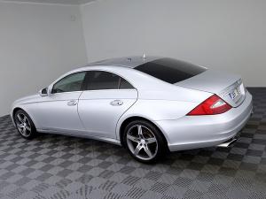 Pelēks Mercedes-Benz CLS 320 2008 Tallina, ar dzinēja tilpumu 3.00 L un nobraukumu 285 tūkst. km par 3999 €, foto 5 vietnē AUTOMOTO.COM.LV