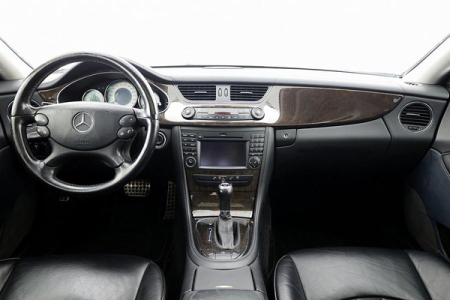Pelēks Mercedes-Benz CLS 320 2008 Tallina, ar dzinēja tilpumu 3.00 L un nobraukumu 285 tūkst. km par 3999 €, foto 6 vietnē AUTOMOTO.COM.LV