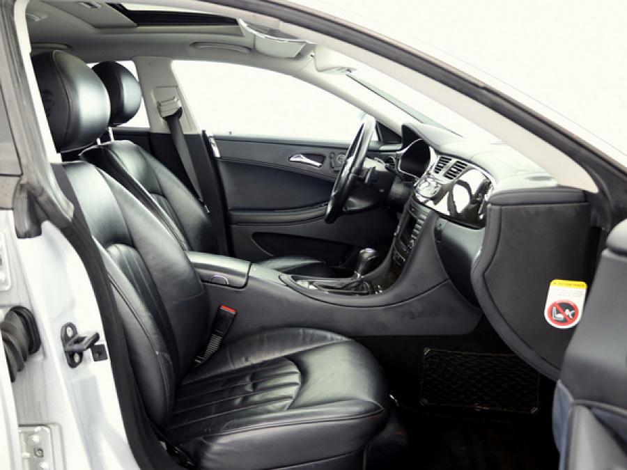 Pelēks Mercedes-Benz CLS 320 2008 Tallina, ar dzinēja tilpumu 3.00 L un nobraukumu 285 tūkst. km par 3999 €, foto 7 vietnē AUTOMOTO.COM.LV